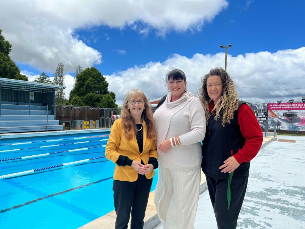 Lauren Lavea, Cr Bronwyn Petrie, Janelle Saffin, Tenterfield Memorial ...